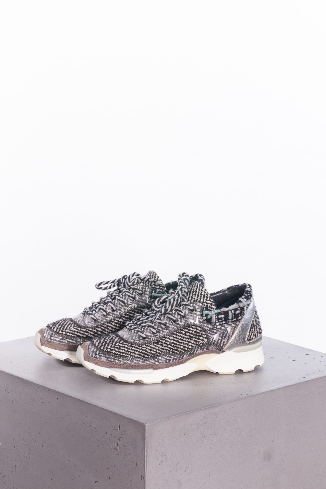 Chanel Sneakers, 37 - Huntessa Luxury Online Consignment Chanel Sneakers, 37 - Huntessa Luxury Online Consignment